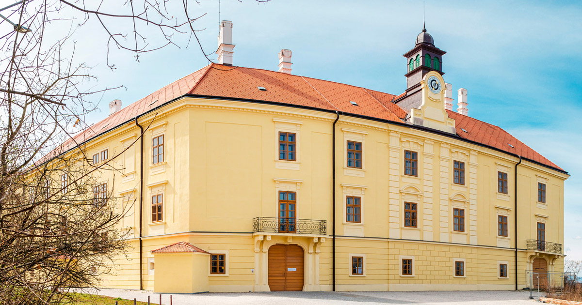 Zámok Hlohovec – historická pýcha s najväčším platanovým hájom ...